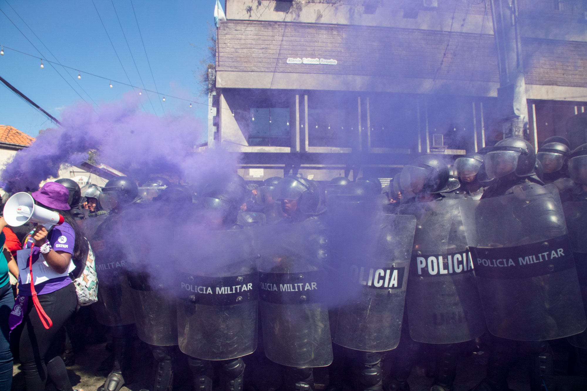 Gas y represión durante manifestación del Día de la Mujer Hondureña ...